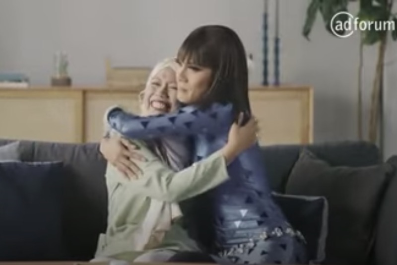 samsung drag queen ad - Metro Weekly