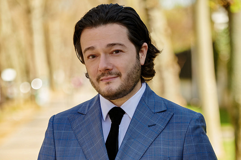 Arturo Chacón-Cruz is Giving Voice to Opera - Metro Weekly