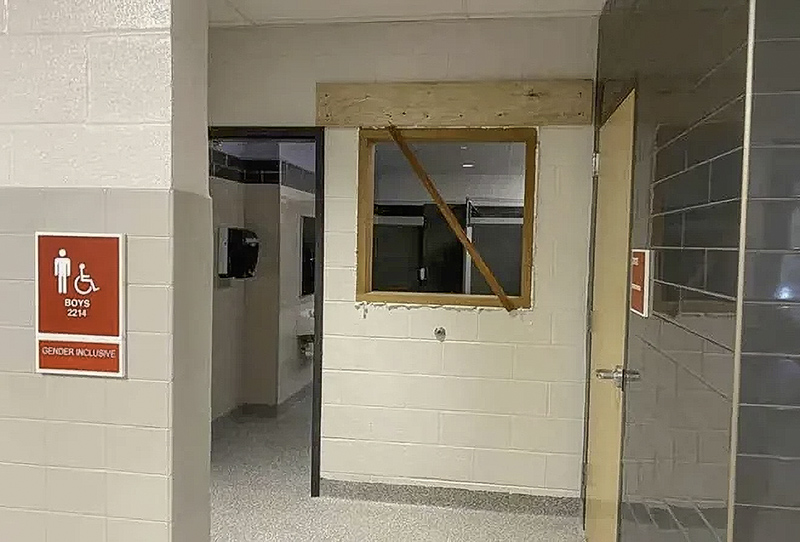 Window in gender inclusive bathroom - Photo: Jennifer Houlahan - Metro ...